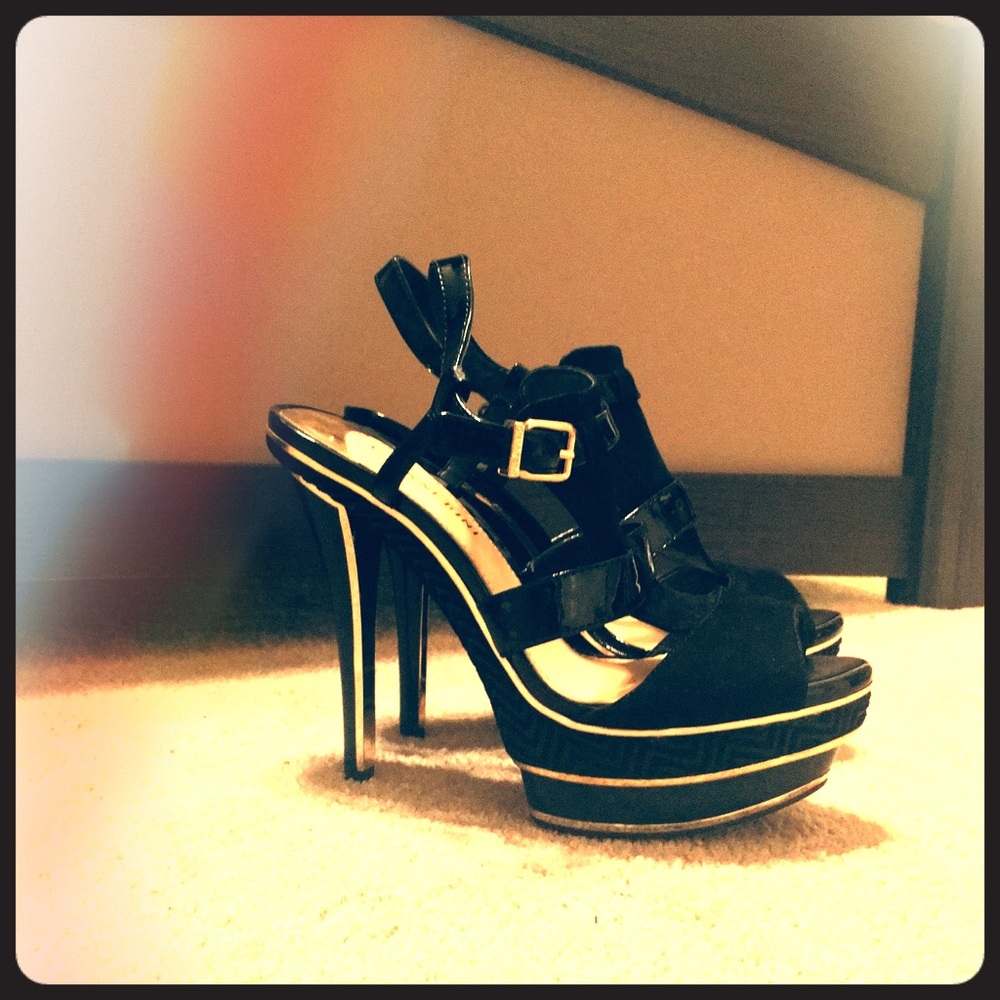 Gianni Bini Black And Gold Heels - Gem